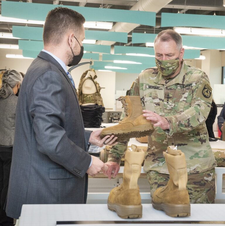 Army Future Command’s GEN Murray Visits DEVCOM Soldier Center for ...