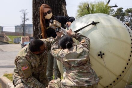 Soldiers Trained on Inflatable Satellite Antenna - Soldier Systems Daily