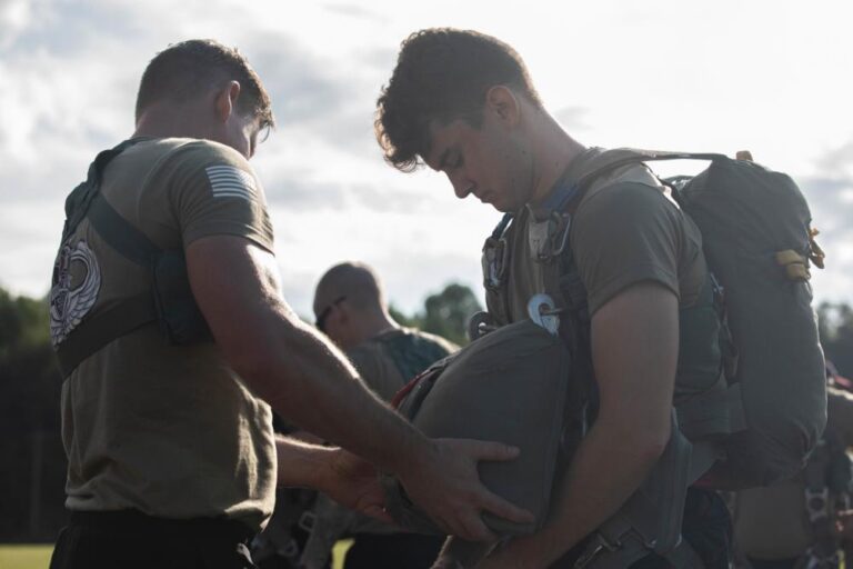 20th Special Forces Group Military Intelligence Company Conducts Water ...