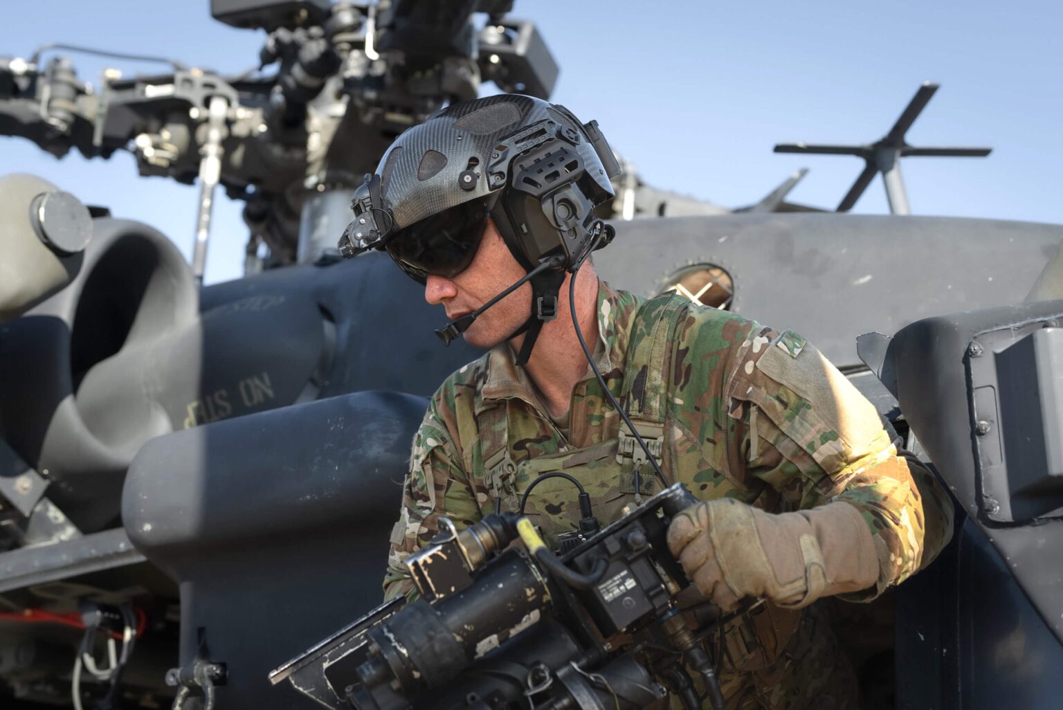 New Rotary Wing Advanced Tactical Helmet for Nightstalkers | Soldier ...