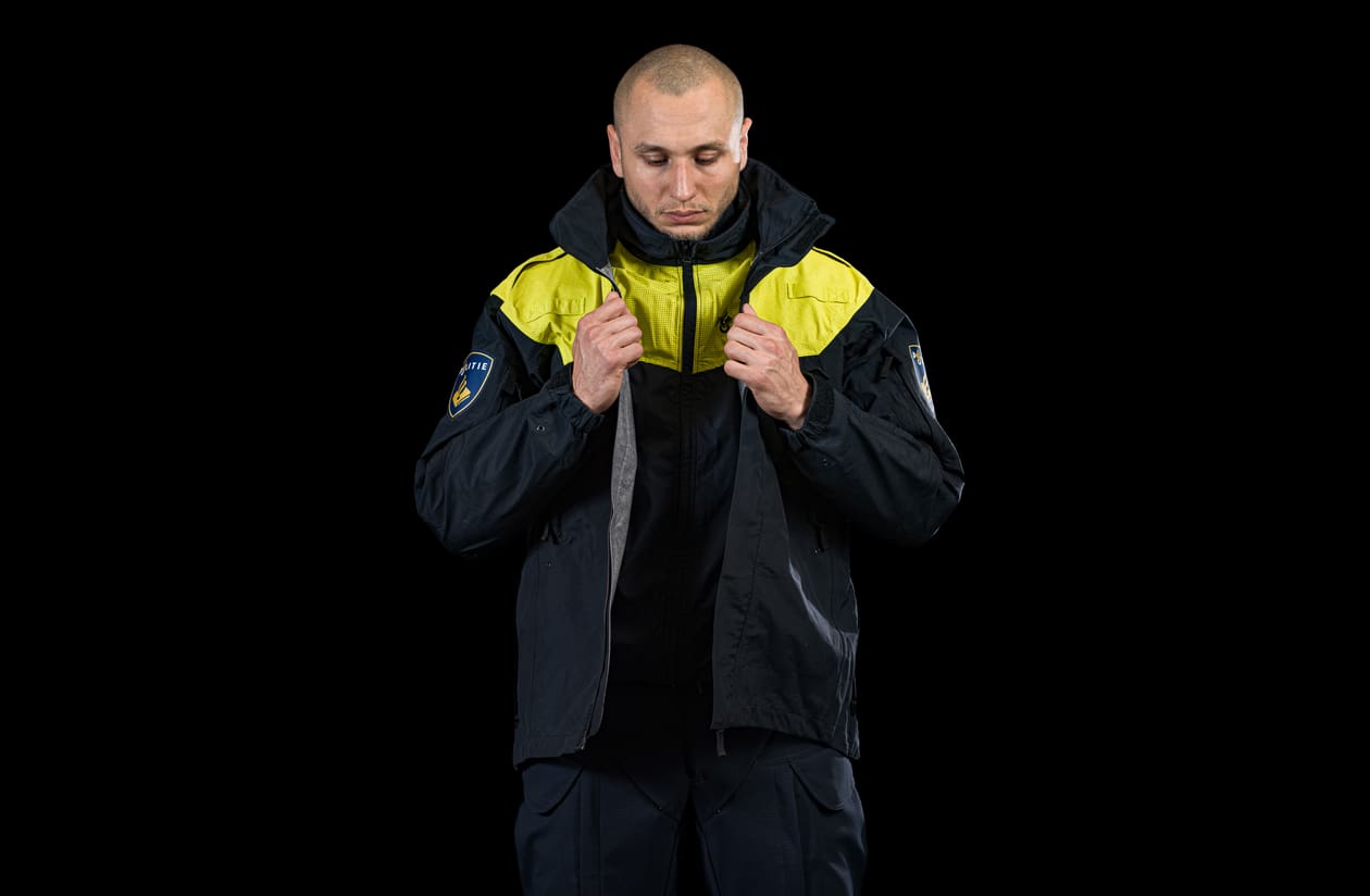 Netherlands' RIOT Police Unit Equipped with Flame Retardant Uniforms ...