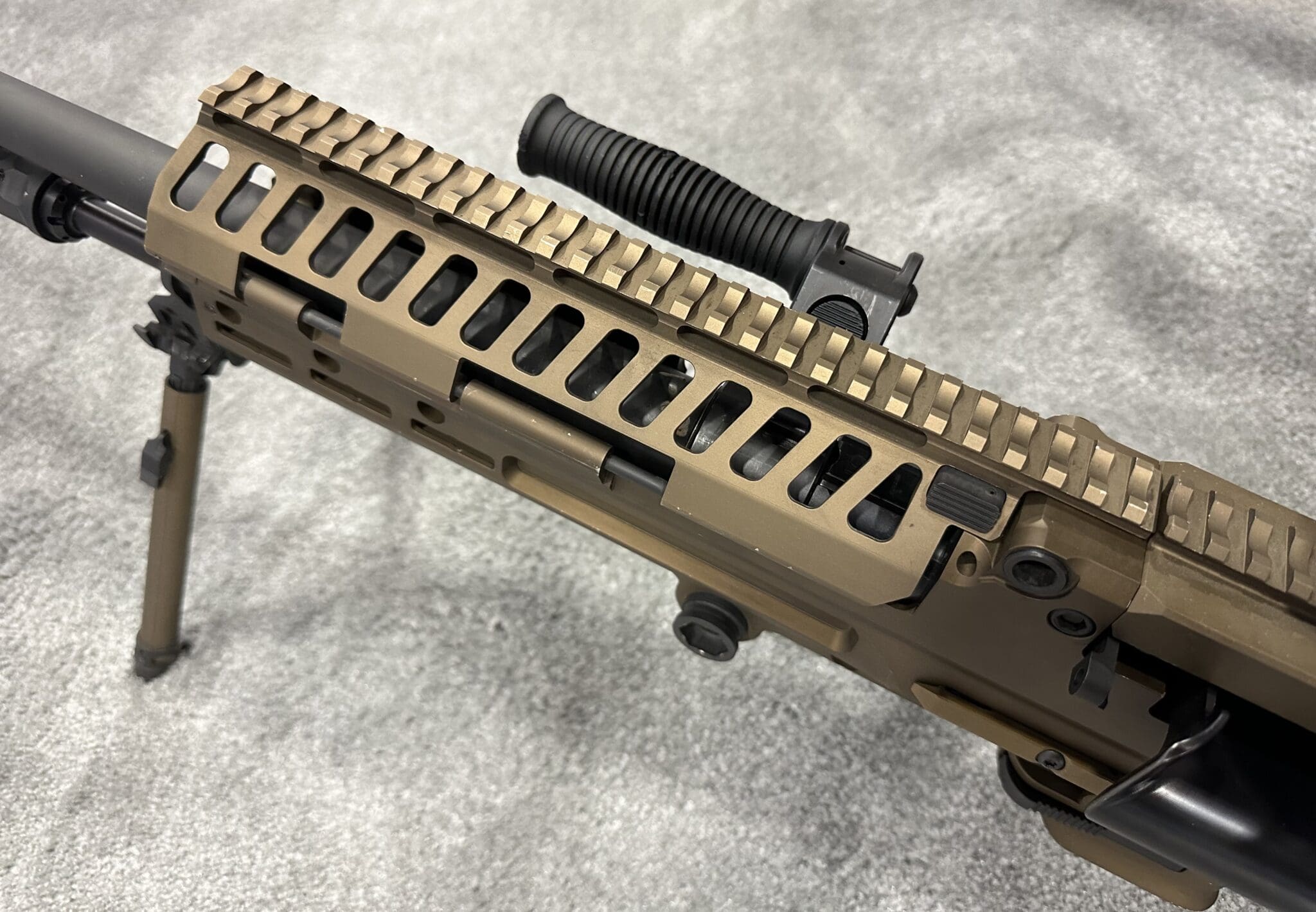 AUSA 24 - SIG SAUER XM250 with Quick Change Barrel | Soldier Systems ...
