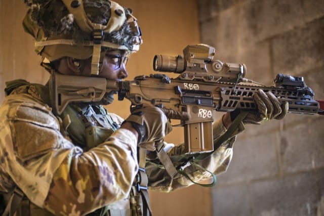 101st Airborne Soldiers Assess New Next Generation Squad Weapon with 6.8mm Ammo | Soldier ...