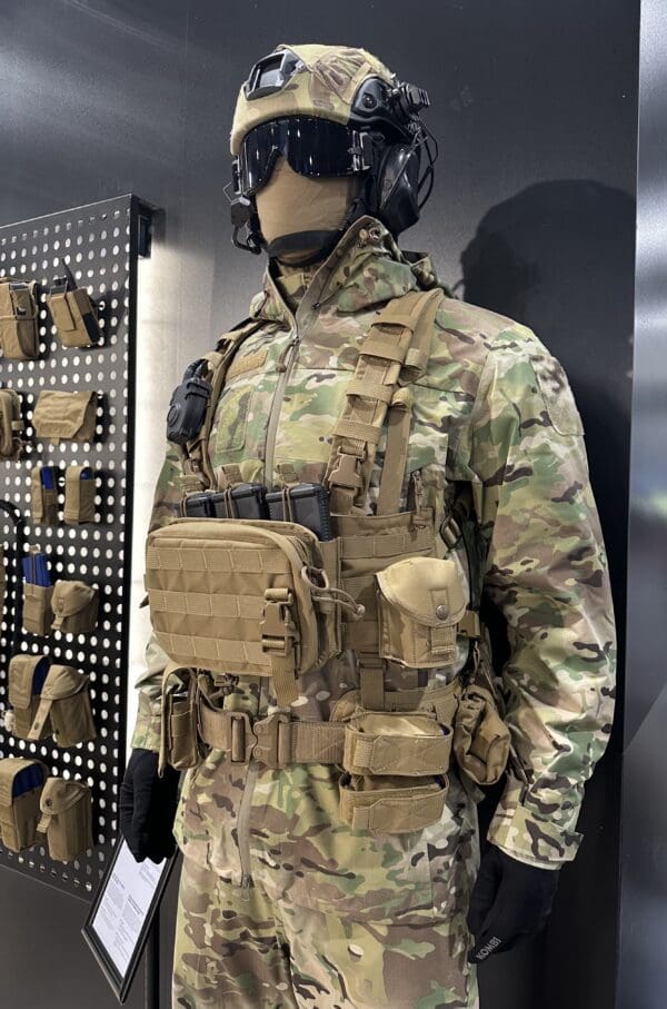 Canadian Army’s New Advanced Protective and Load Carriage Equipment ...