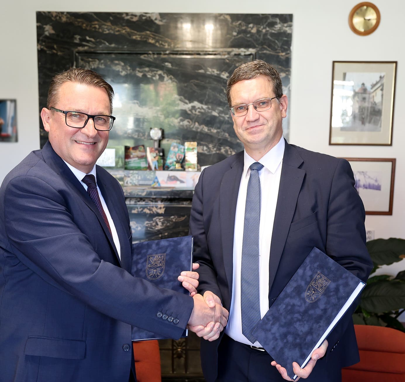 Czech Republic Commissions Rheinmetall to Maintain Leopard 2 Main ...
